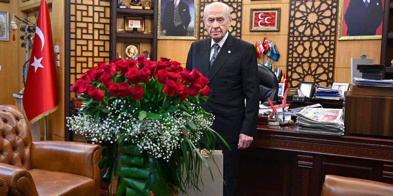 Erdoğan'dan Bahçeli'ye güllerle yeni yıl hediyesi