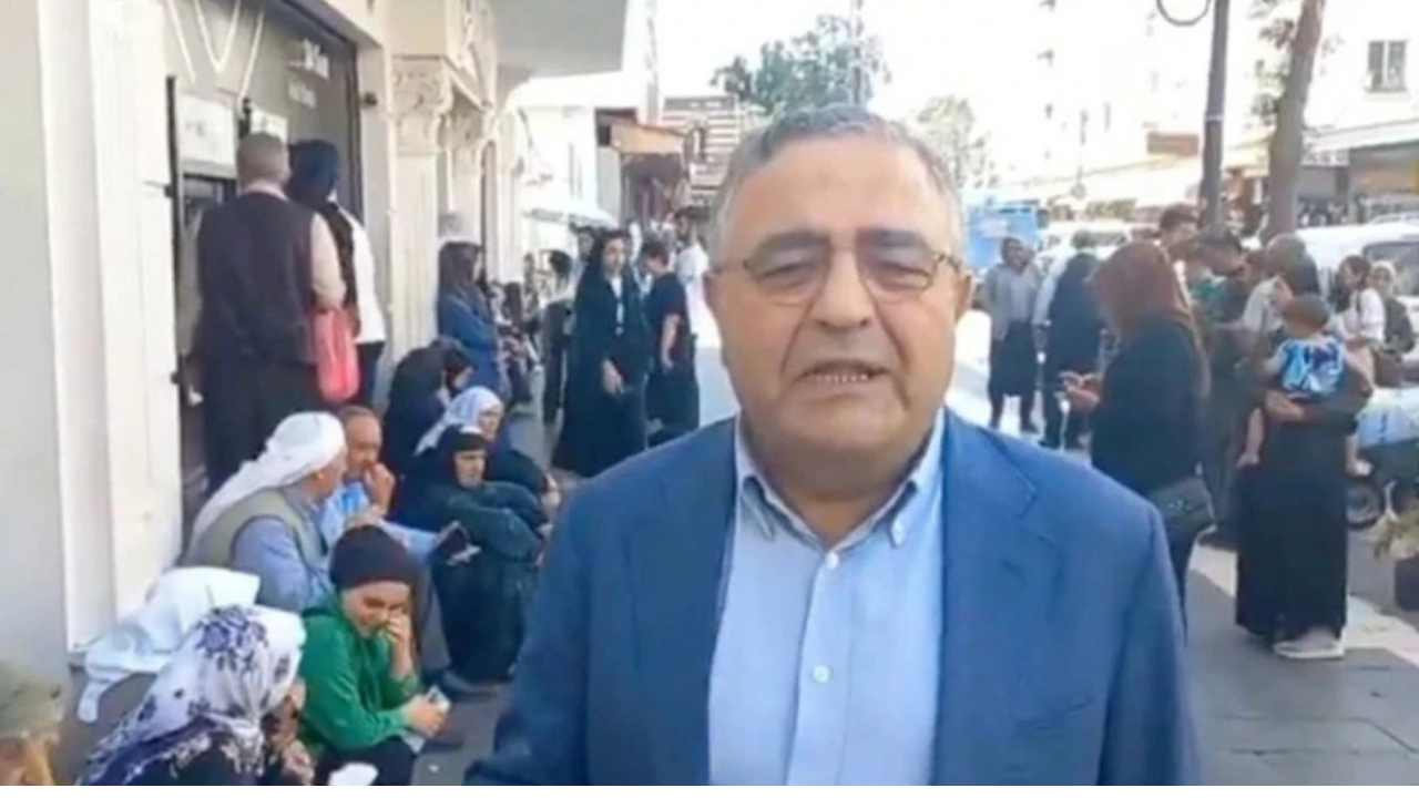 Diyarbakır'da yoksulluğun acı tablosu: Sıcağın altında para almak için ...